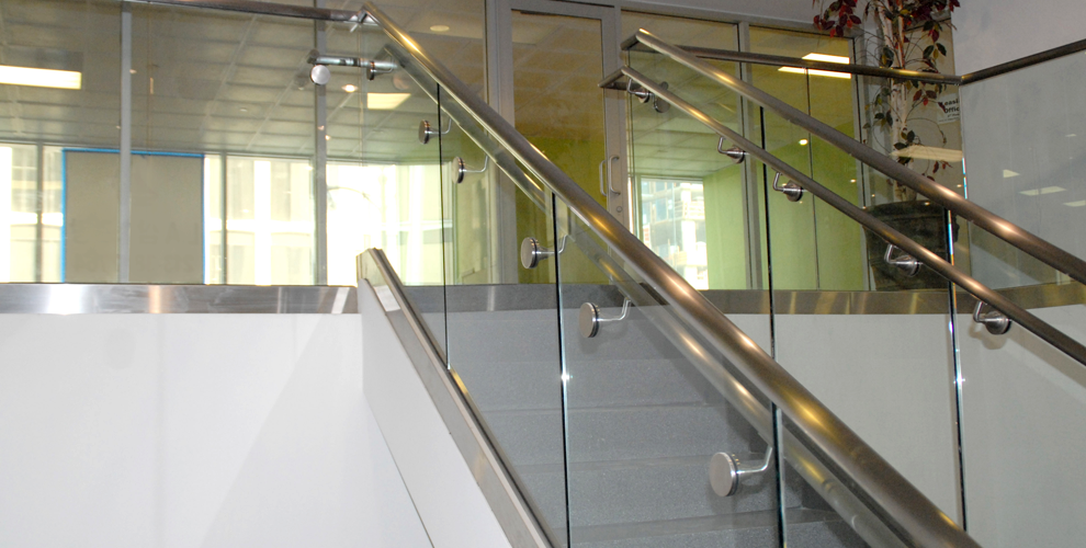 GRS Railing Systems Installation Image Gallery of C.R. Laurence TAPER ...