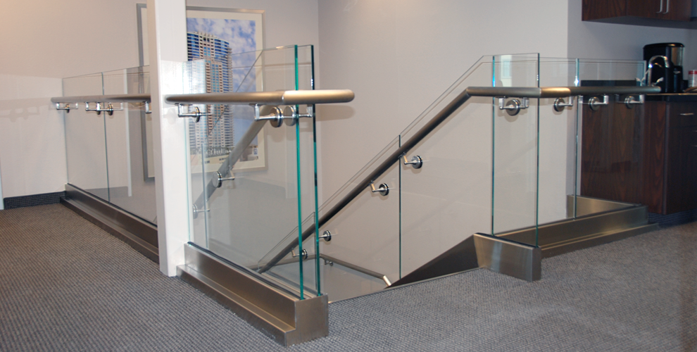 GRS Railing Systems Installation Image Gallery of C.R. Laurence TAPER ...